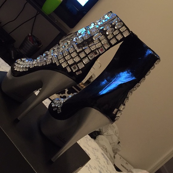 laura chu premium footwear collection | Shoes | Laura Chu Diamond Zip ...